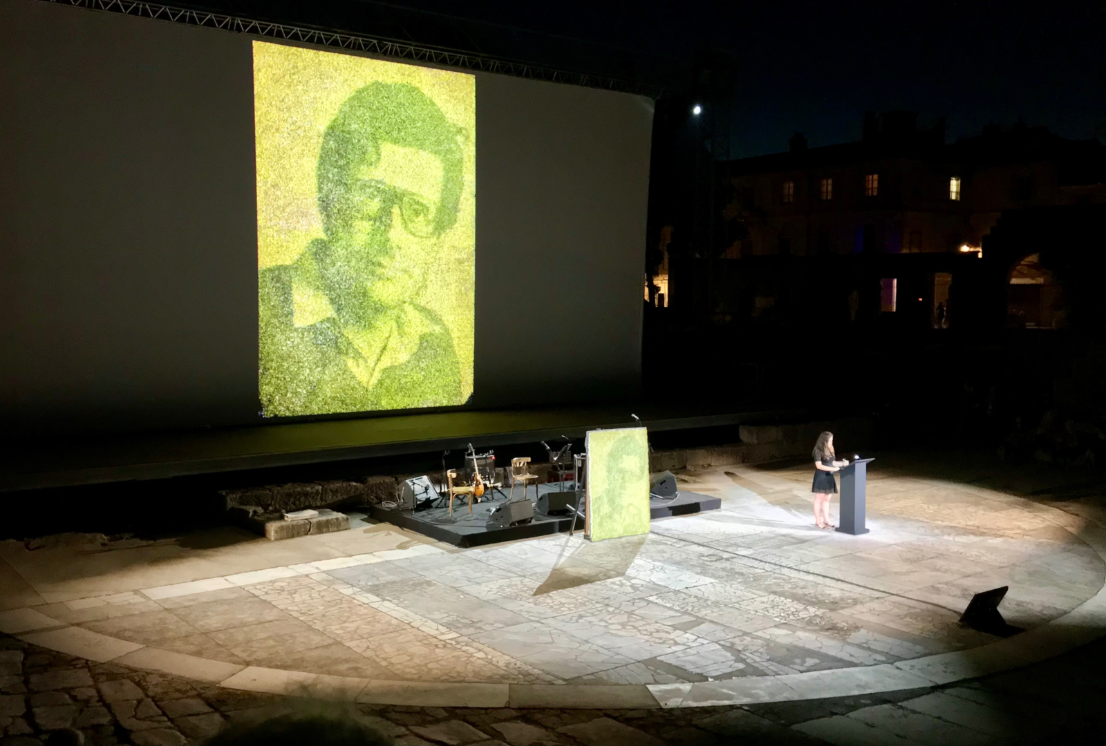 Almudena Romero Theatre antique, 5 juillet 2021 – Paris Art Now