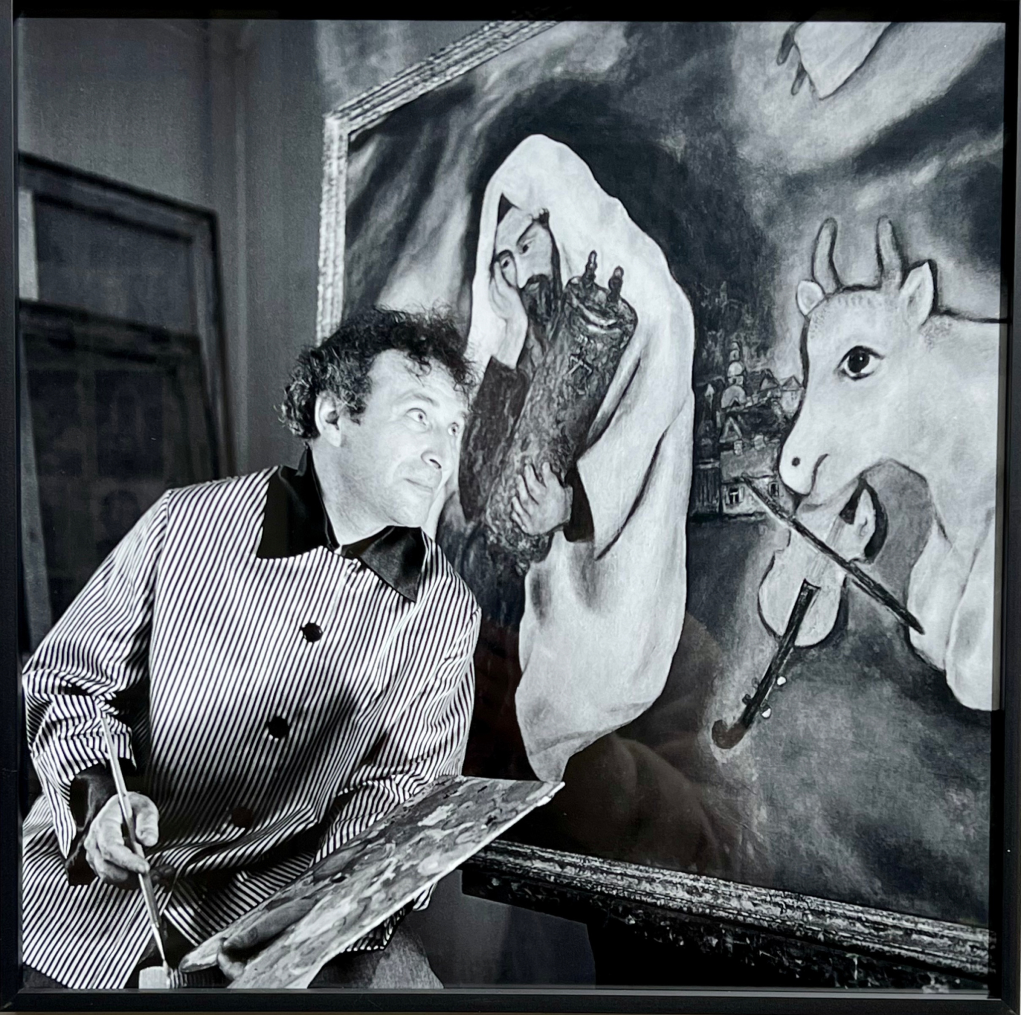Boris Lipnitzki, Marc Chagall posant devant son tableau Solitude, août ...