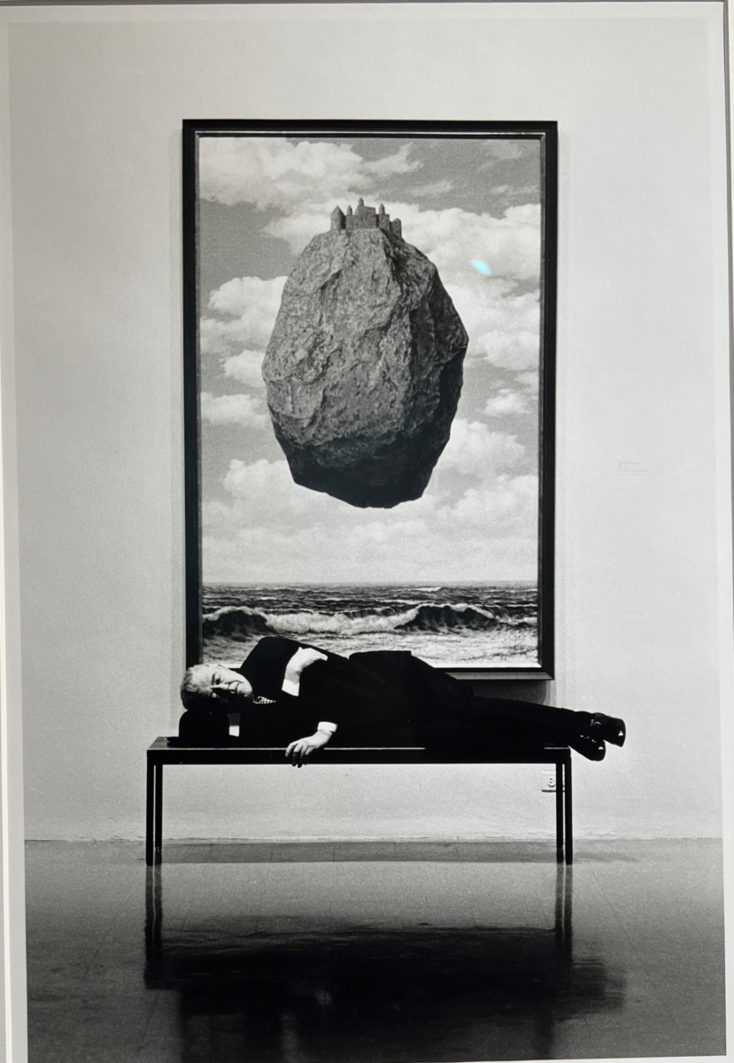 Steve Schapiro, Rene Magritte, Asleep on bench, MOMA, New york, 1965 ...